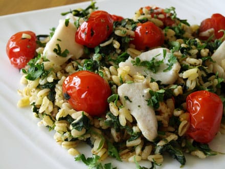 Poêlée de Ebly aux épinards, tomates cerise et poisson