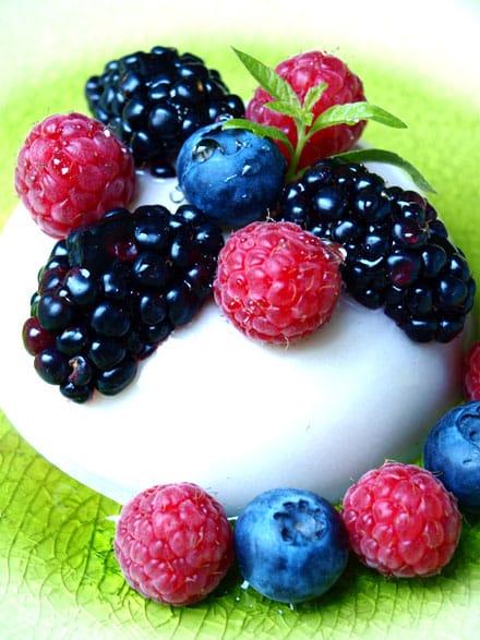 Panna cotta au lait d'amande et fruits rouges