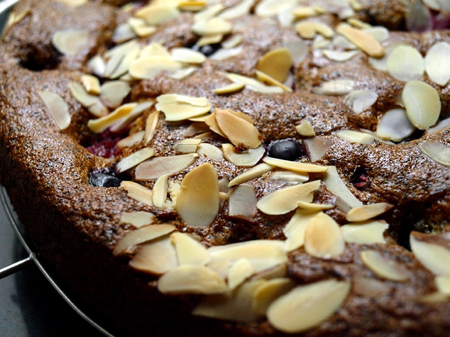 Gâteau amande, pavot et fruits rouges (sans gluten, sans lactose)