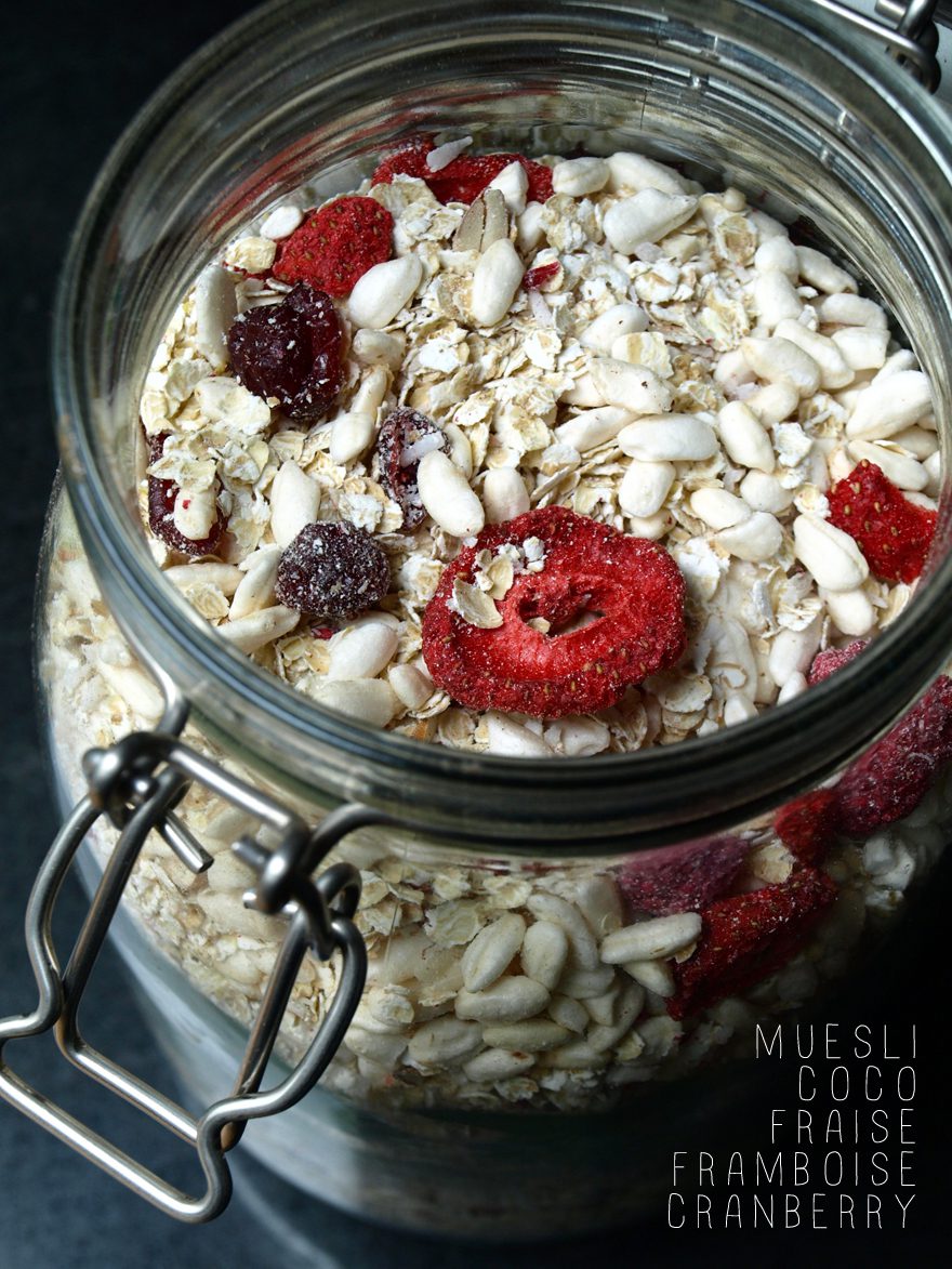 Muesli maison à la fraise, framboise & coco